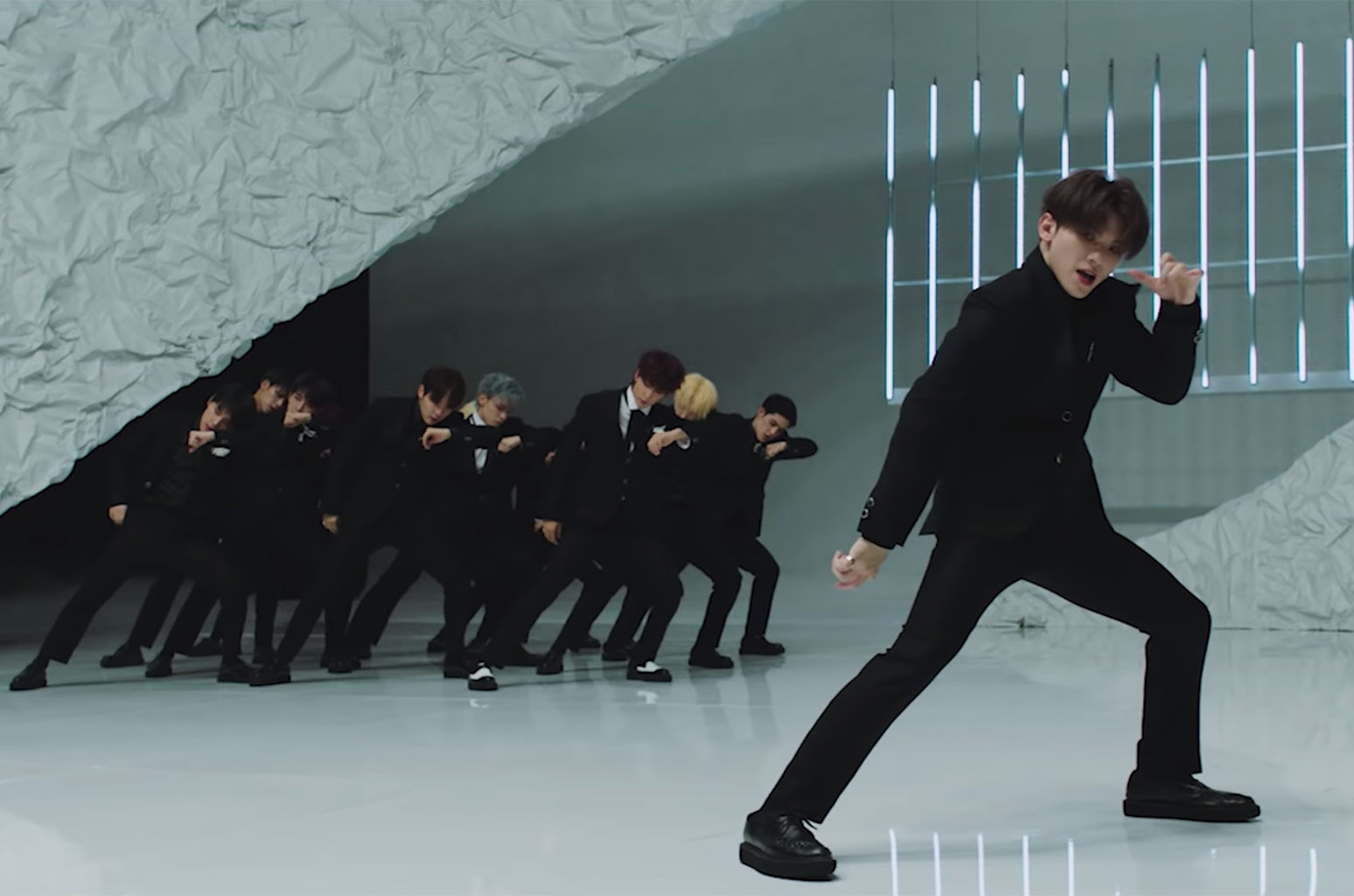 SEVENTEEN retorna com o lançamento do seu novo álbum e com o MV de ...